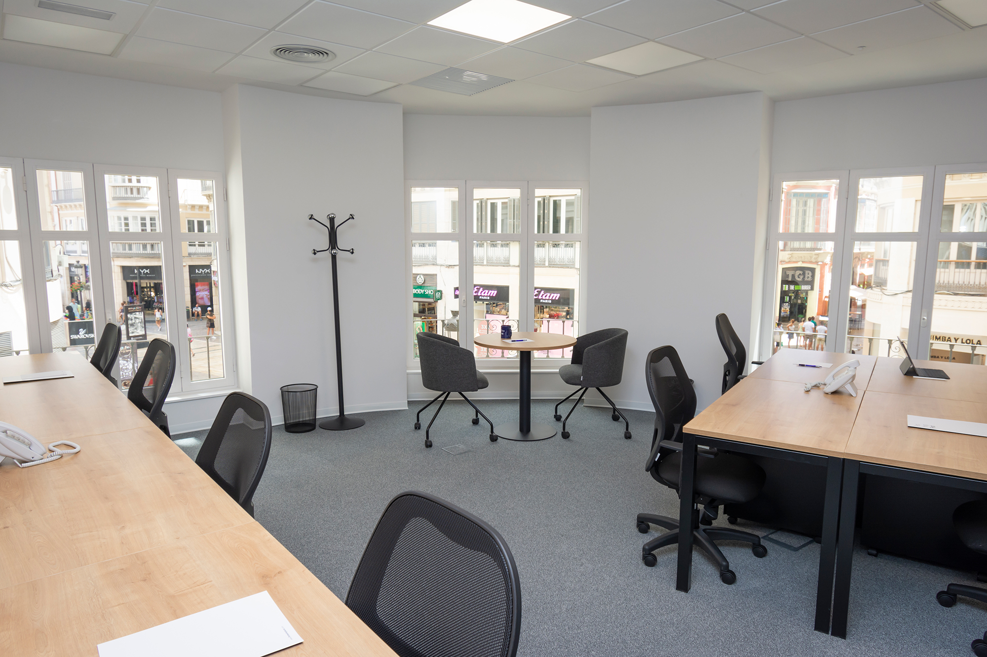 Oficinas y despachos en Málaga: las ventajas de trabajar en un espacio flexible - First workplaces